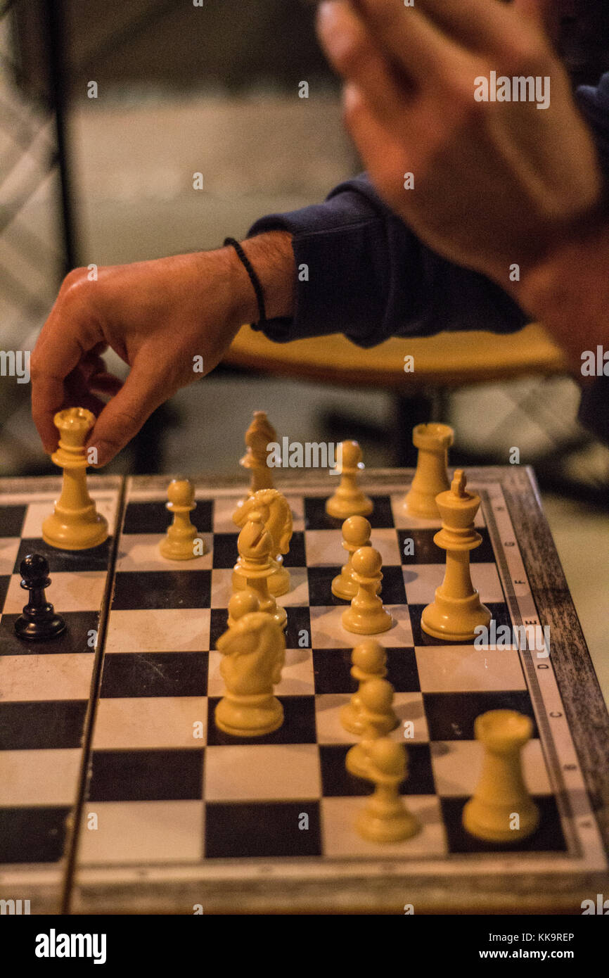 Chess move hi-res stock photography and images - Alamy