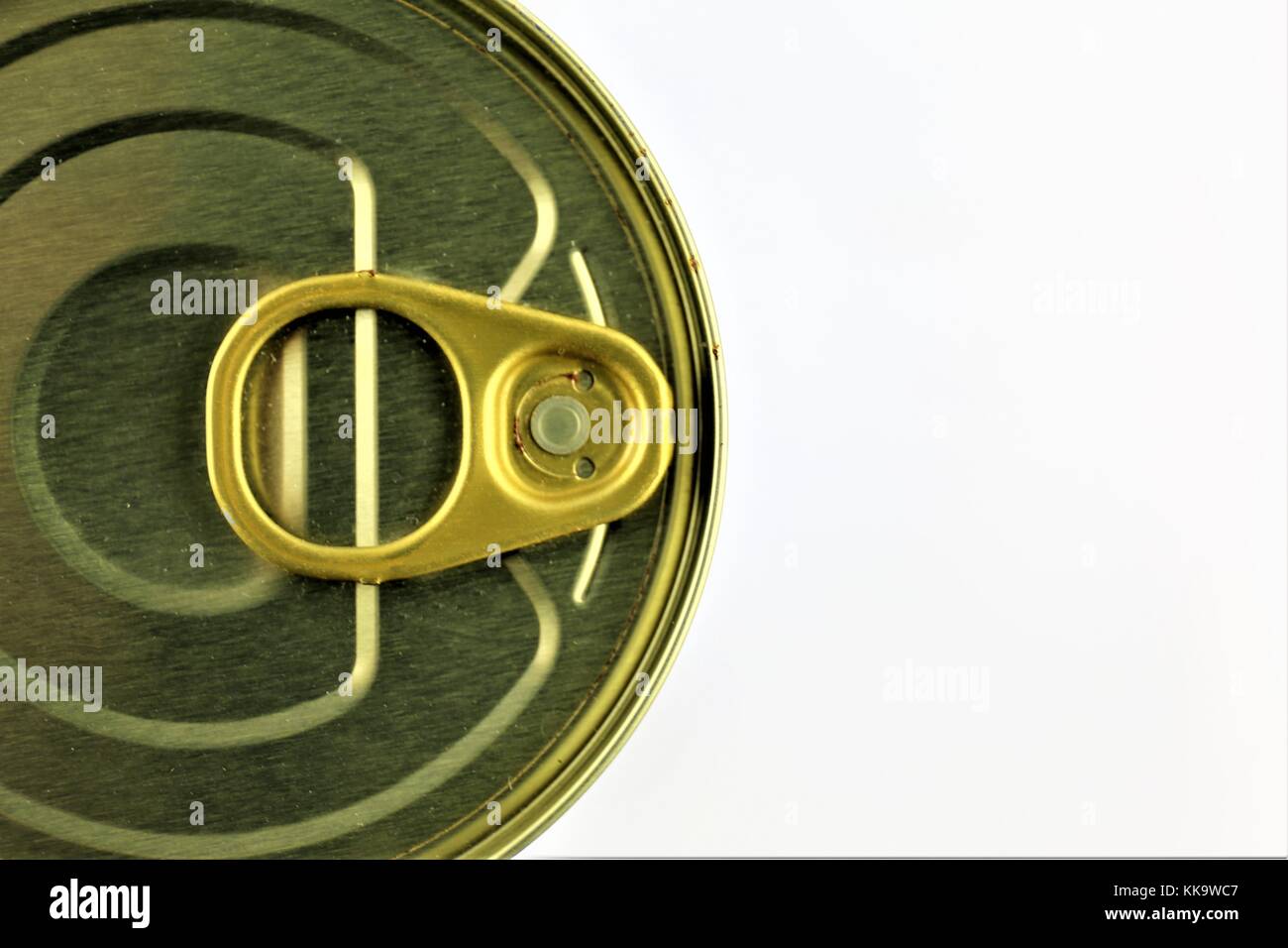 Aluminum can bottom hi-res stock photography and images - Alamy