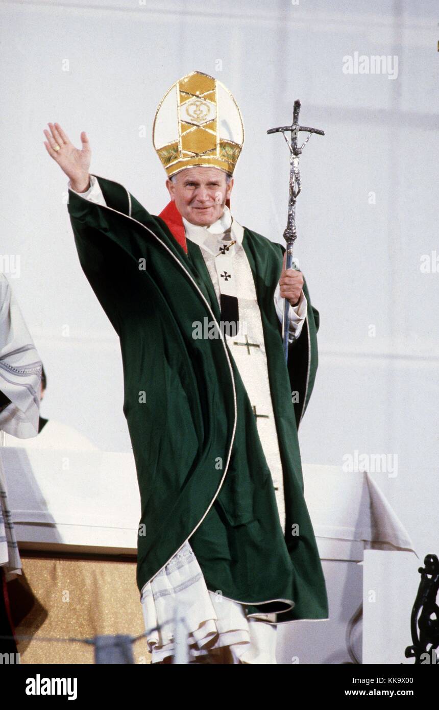 John paul ii 1980 hi-res stock photography and images - Alamy