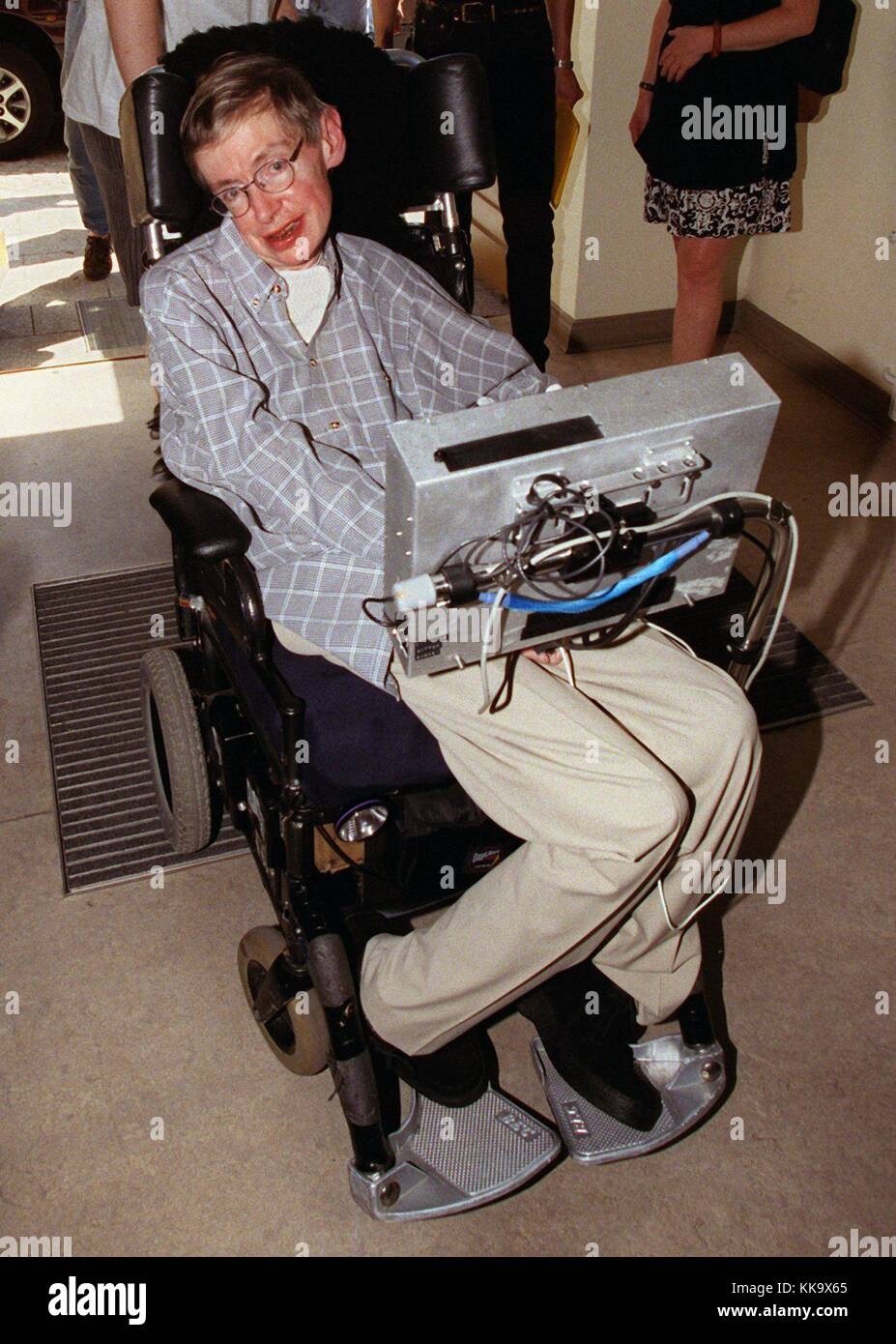 The famous British physicist Stephen Hawking arrives at the ...