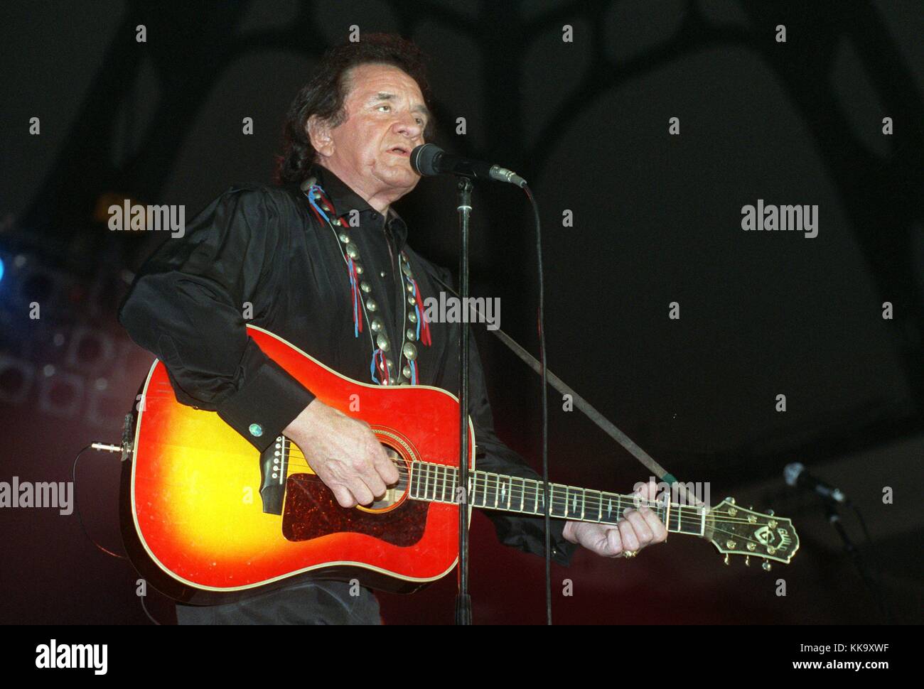 The US American Country & Western singer and super star Johnny Cash in ...
