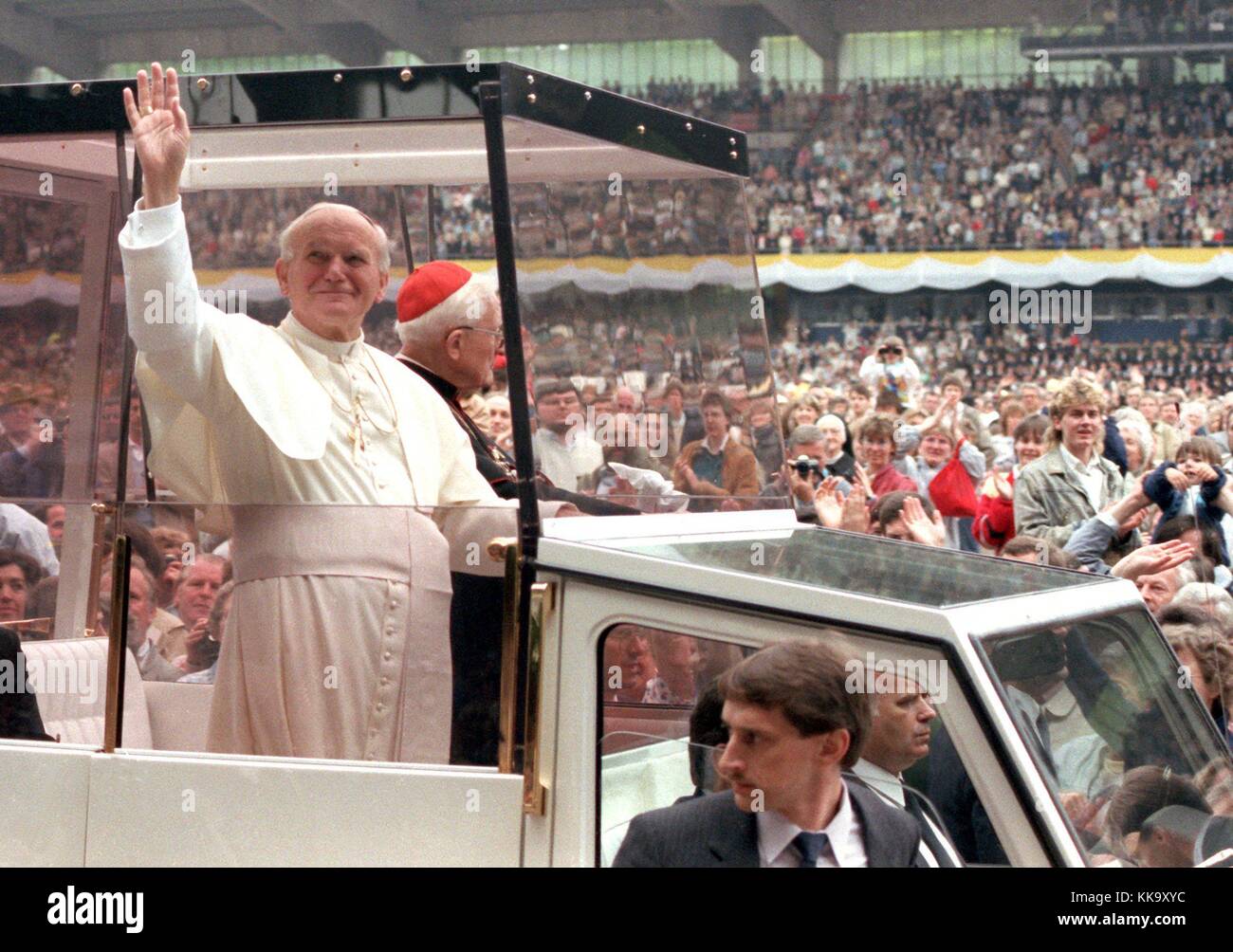 Pope John Paul II drives with the popemobile into the Cologne ...