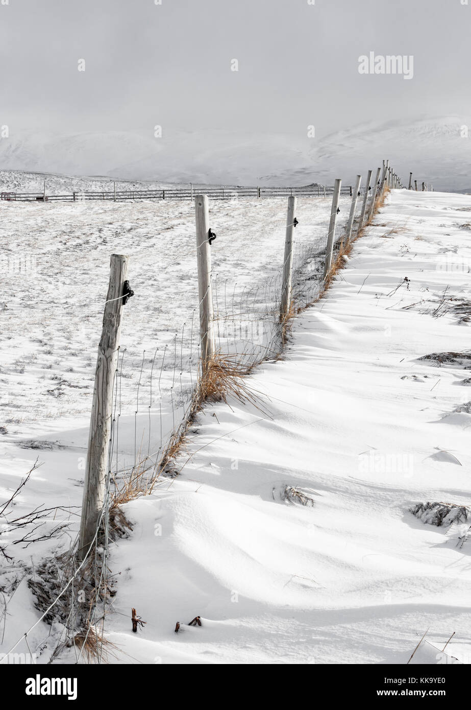 The snowbound barrier hi-res stock photography and images - Alamy
