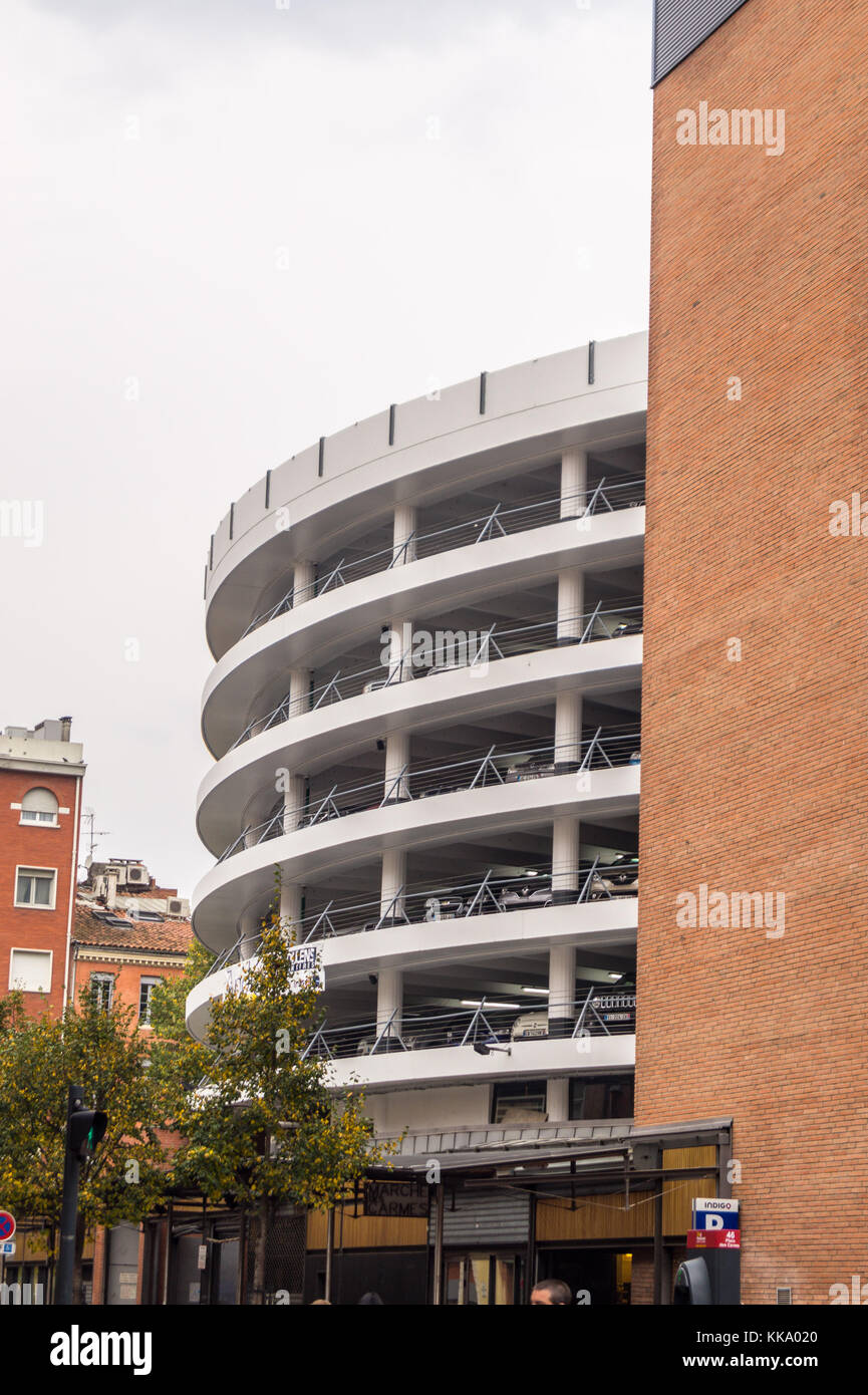 Spiral concrete ramp hi-res stock photography and images - Alamy