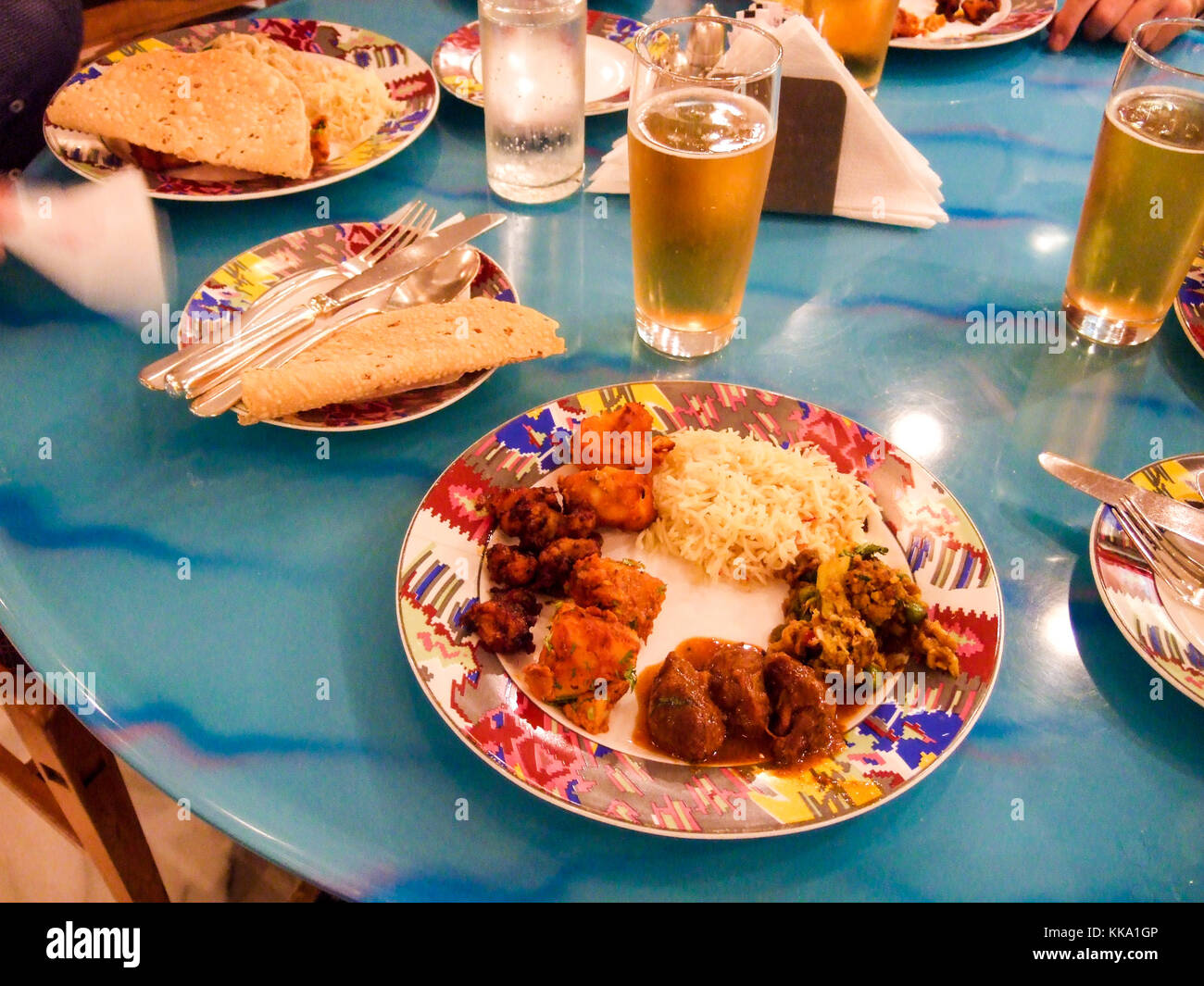 The table restaurant mumbai hi-res stock photography and images - Alamy