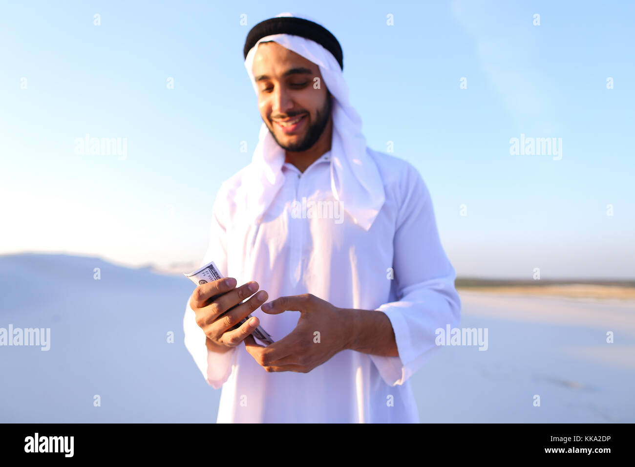Successful Arab sheikh considers banknotes and happy, standing i Stock ...