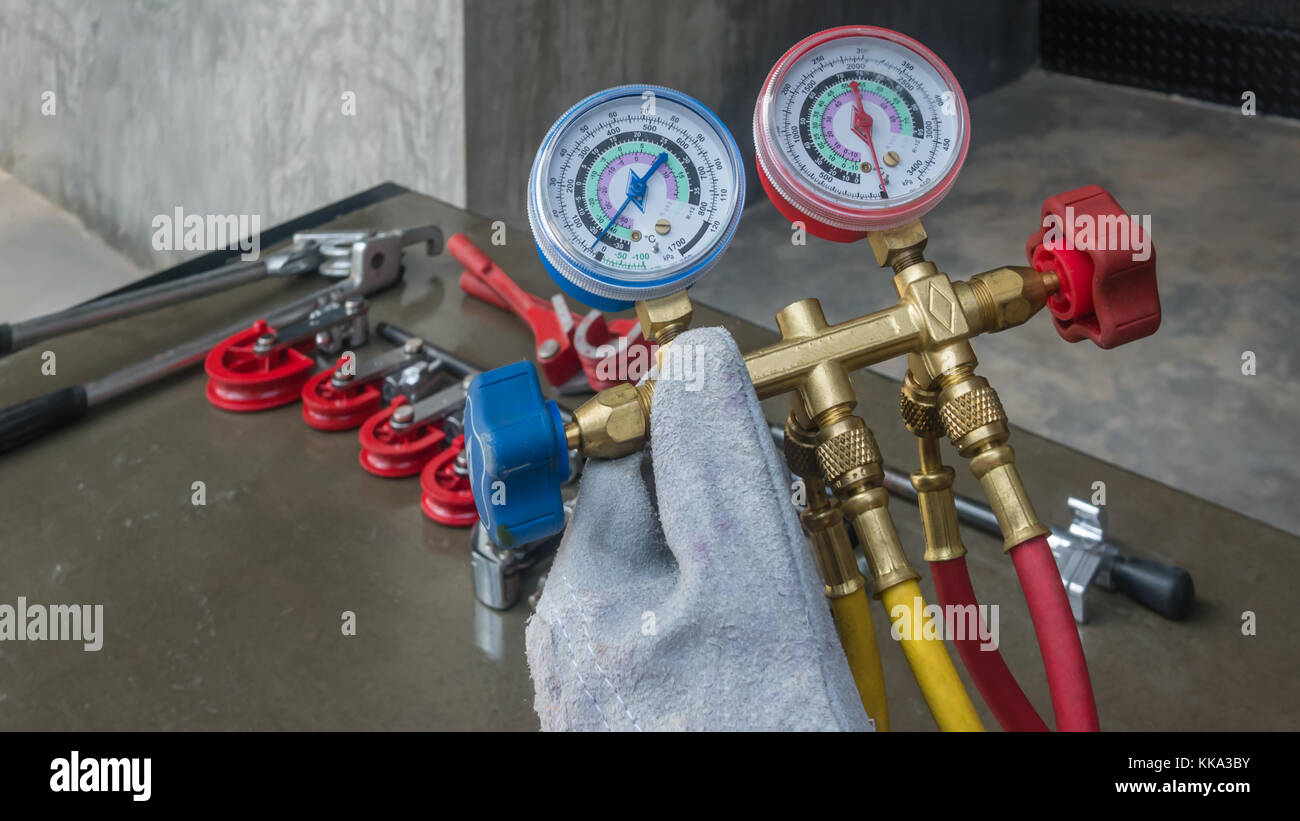 manometers measuring equipment for filling air conditioners Stock Photo ...