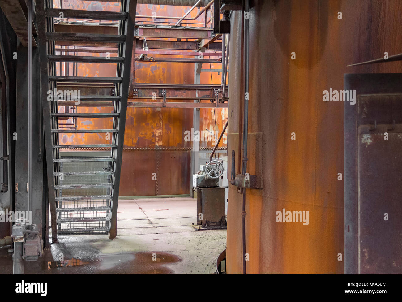 Weathered machinery hi-res stock photography and images - Alamy