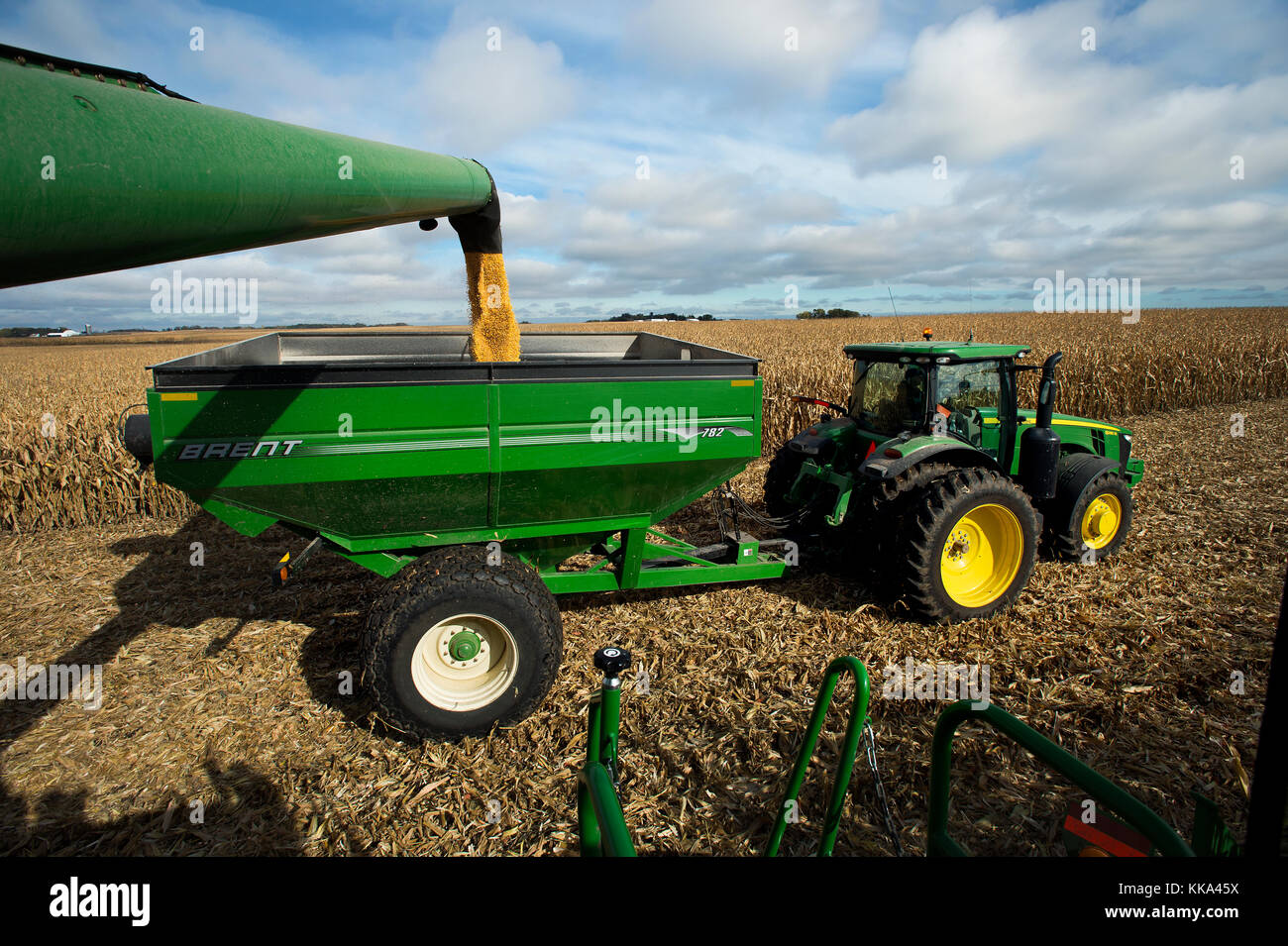 COMBINE CHUTE UNLOADING CORN IN TO JOHN DEERE HOPPER IN UTICA ...