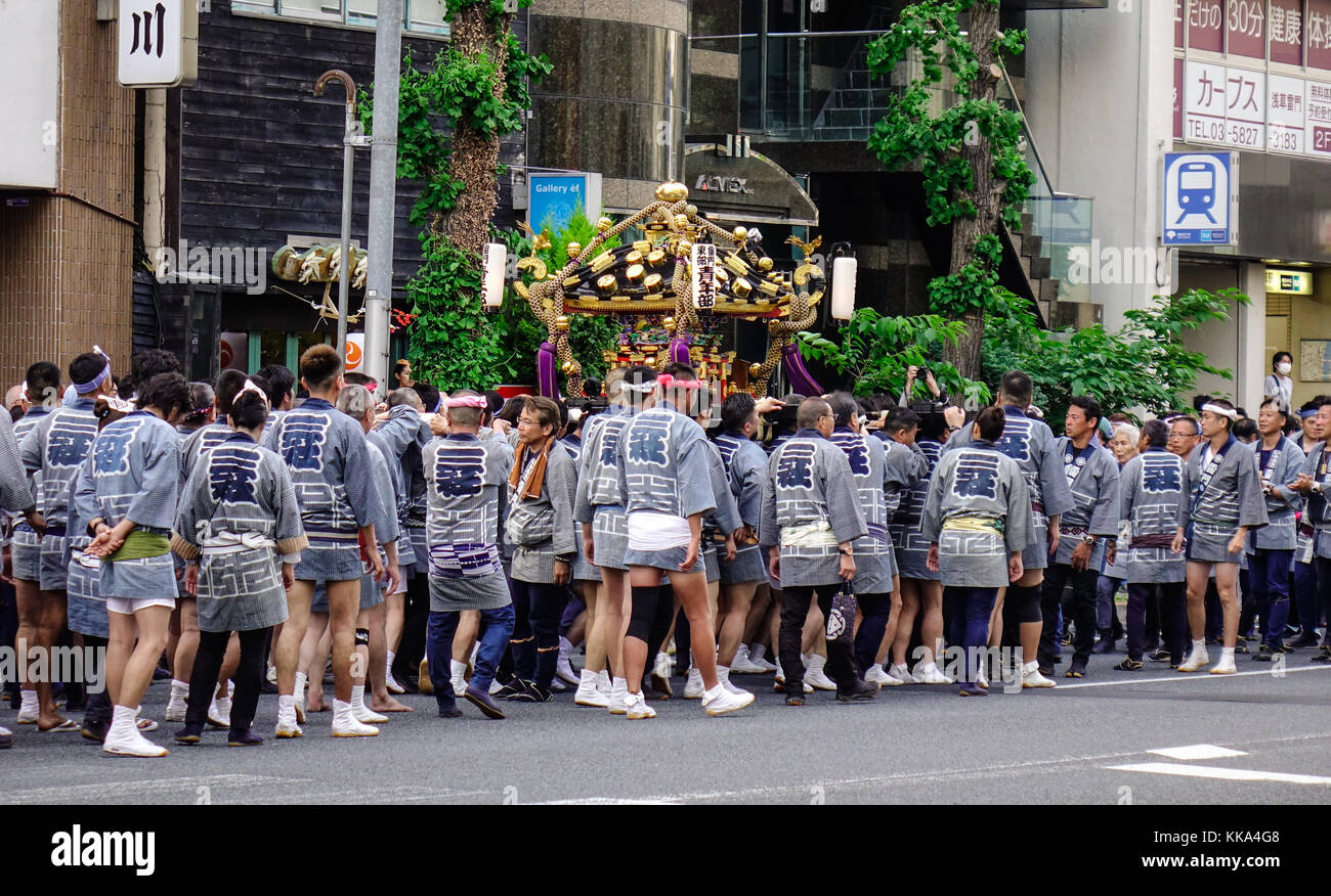 Golden mikoshi shrine hi-res stock photography and images - Alamy