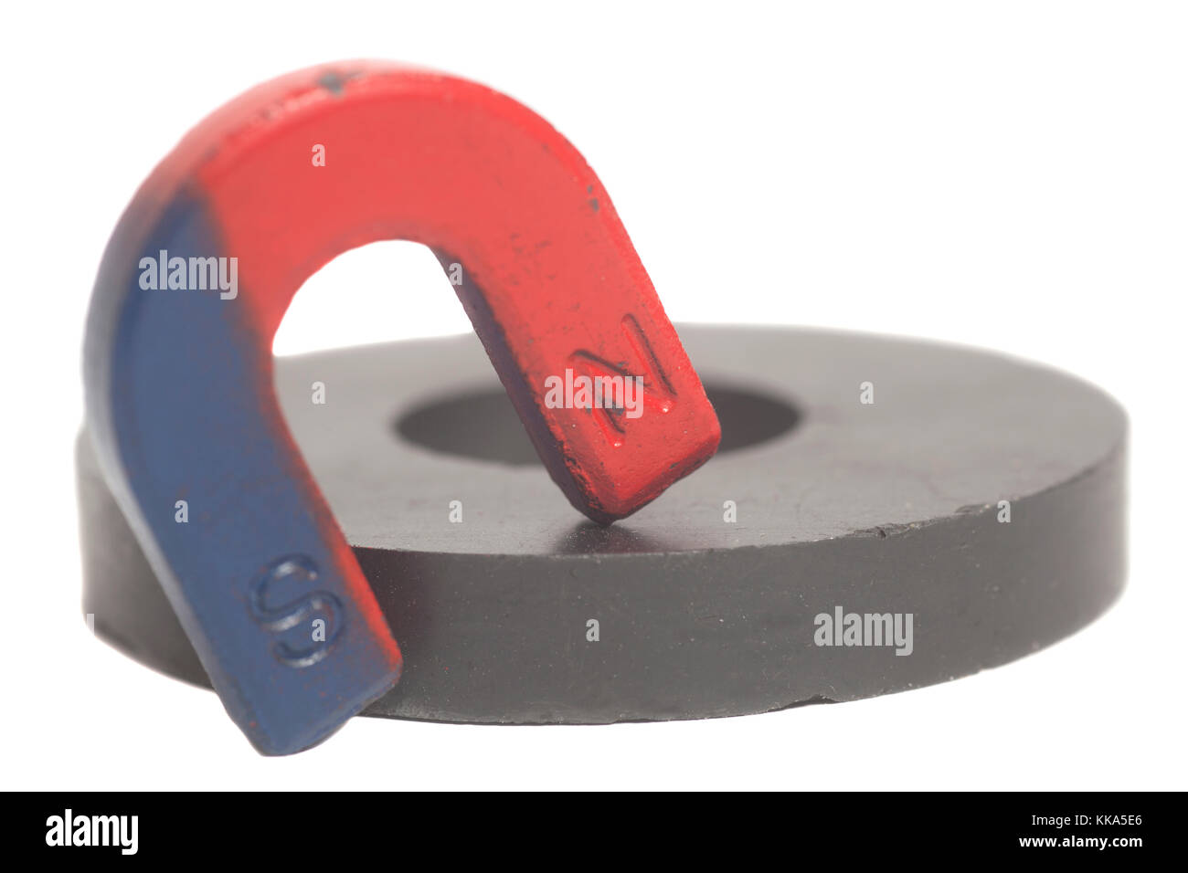Horseshoe magnets hi-res stock photography and images - Alamy