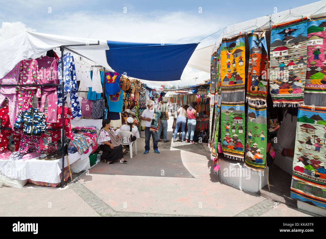 Otavalo ecuador market textiles hi-res stock photography and images - Alamy