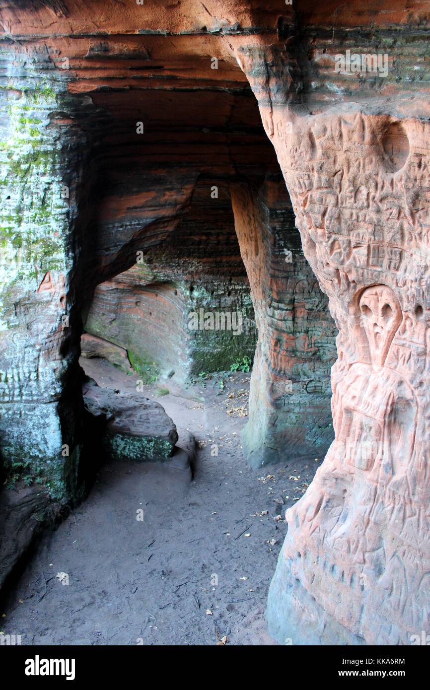 Rock caves kinver hi-res stock photography and images - Alamy
