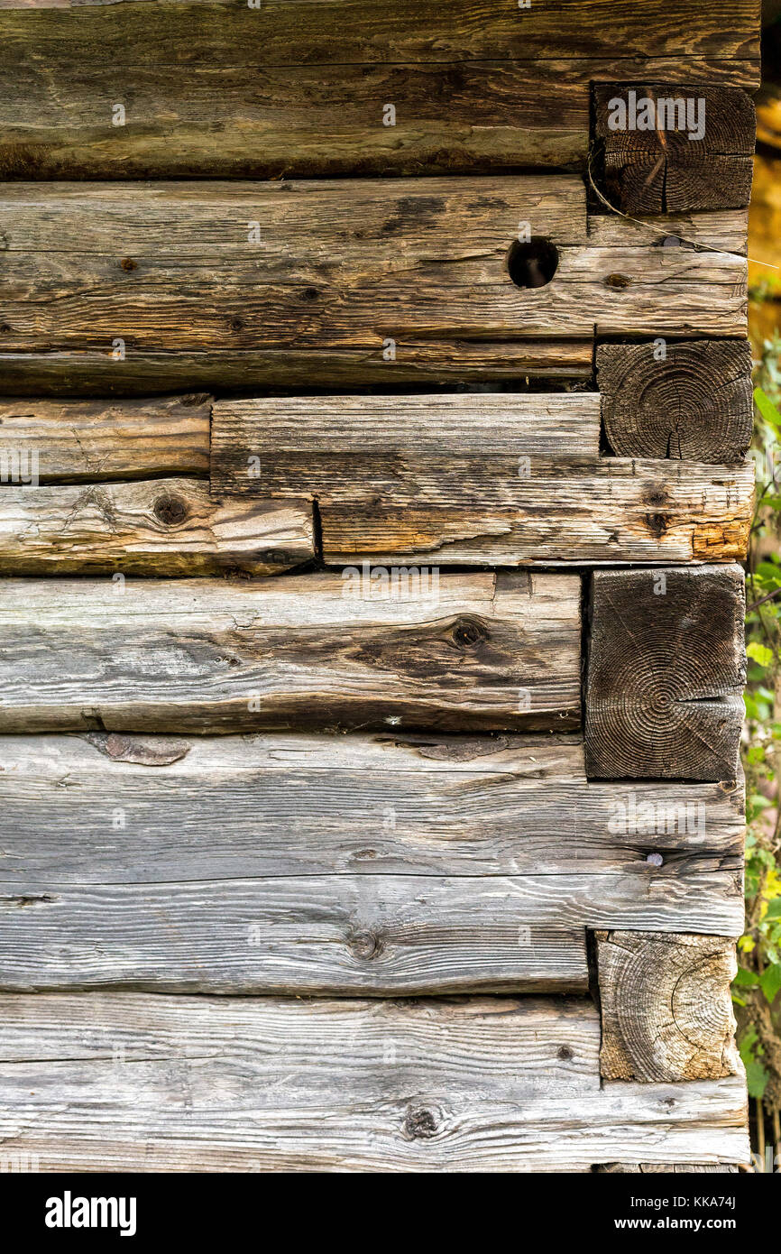 Wooden corner house hi-res stock photography and images - Alamy