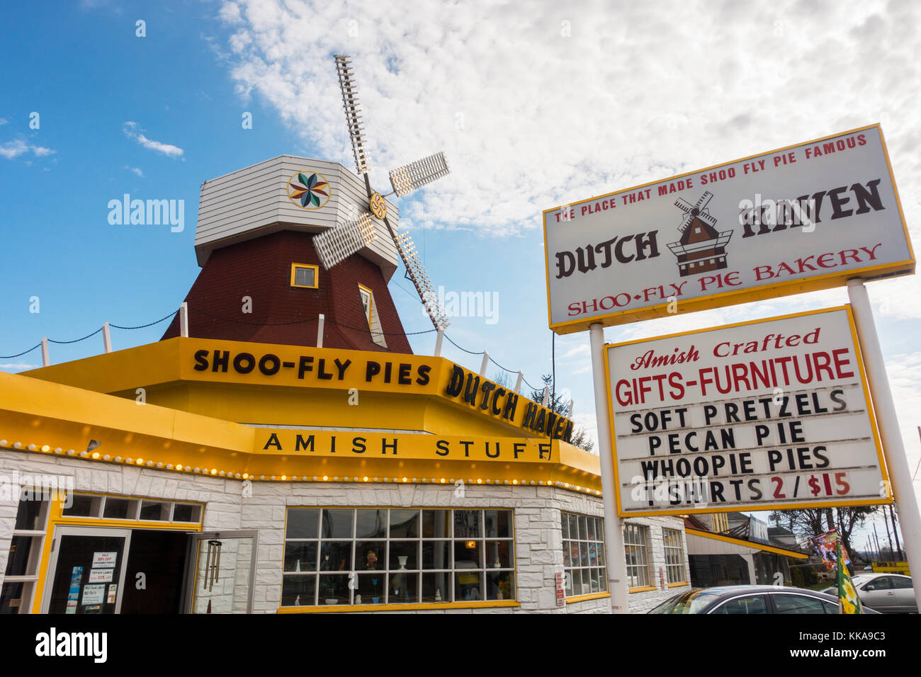 Dutch Haven Shoo-fly pie bakery Ronks PA Stock Photo - Alamy