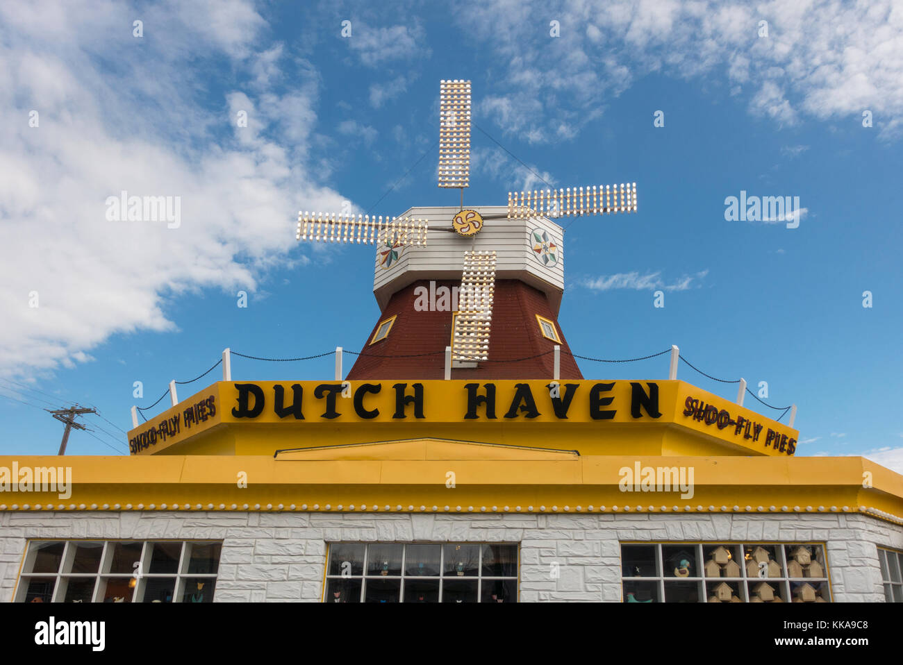 Dutch Haven Shoo-fly pie bakery Ronks PA Stock Photo - Alamy