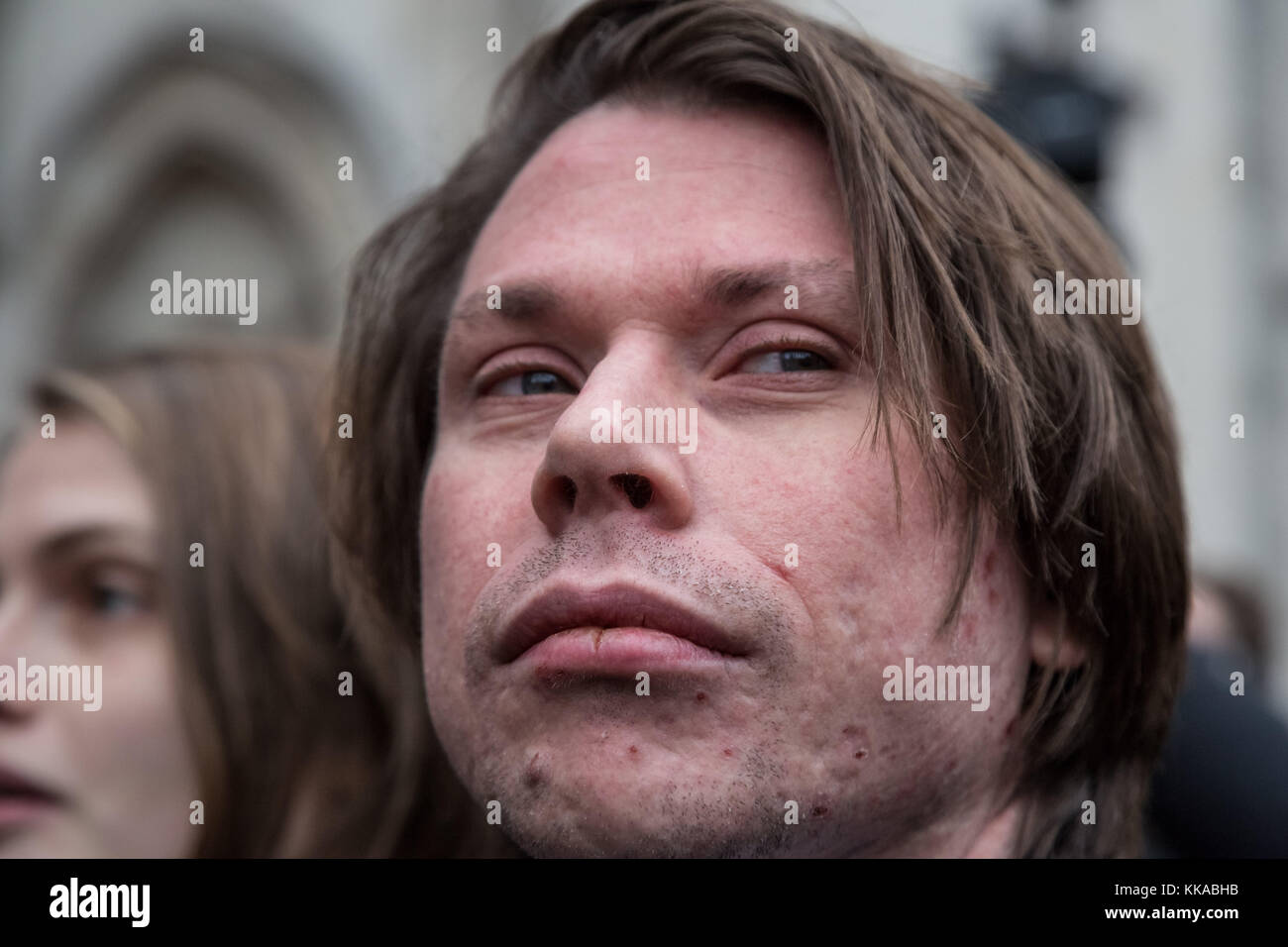 London, UK. 29th Nov, 2017. Lauri Love arrives outside The Royal Courts ...
