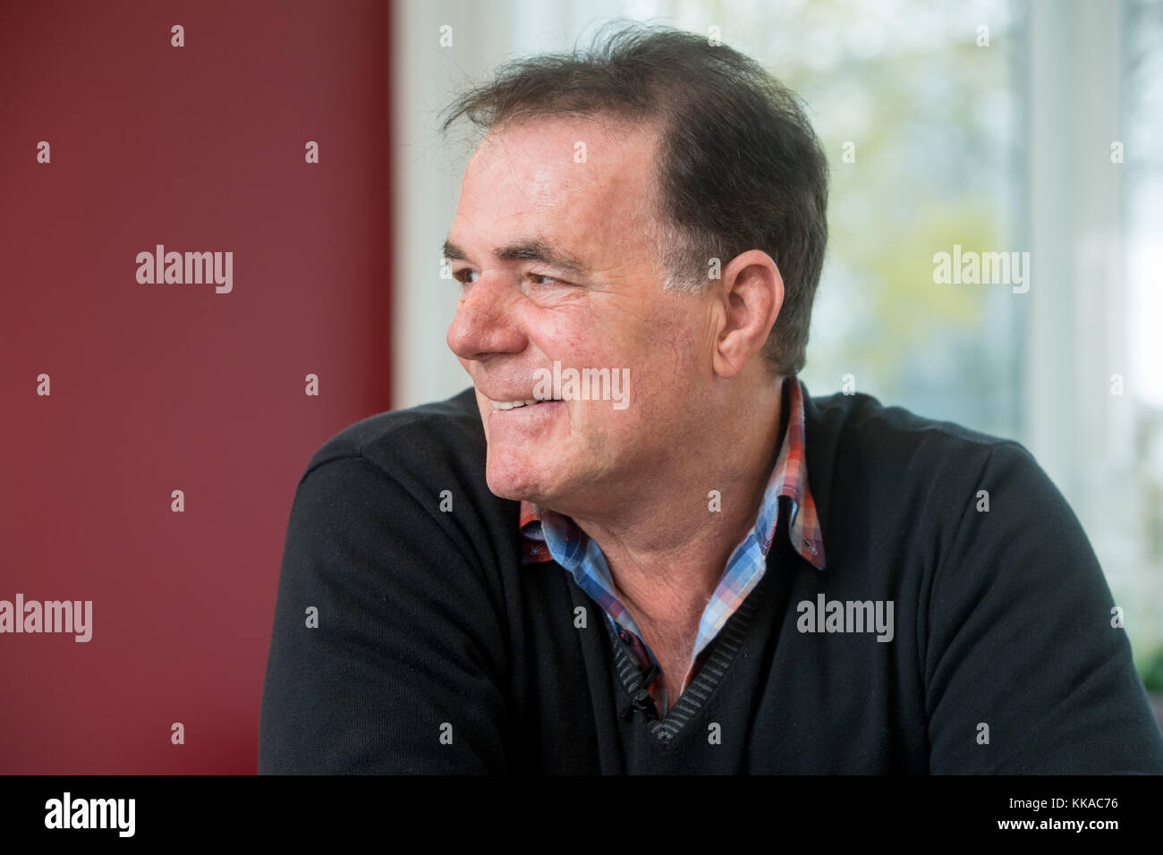 Munich, Germany. 29th Nov, 2017. Singer Heins Simons presents his new ...