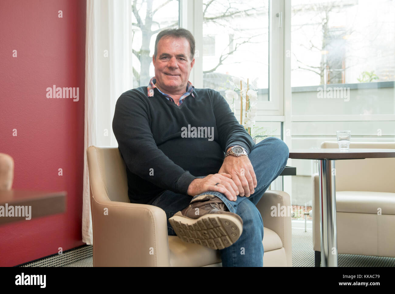 Munich, Germany. 29th Nov, 2017. Singer Heins Simons presents his new ...