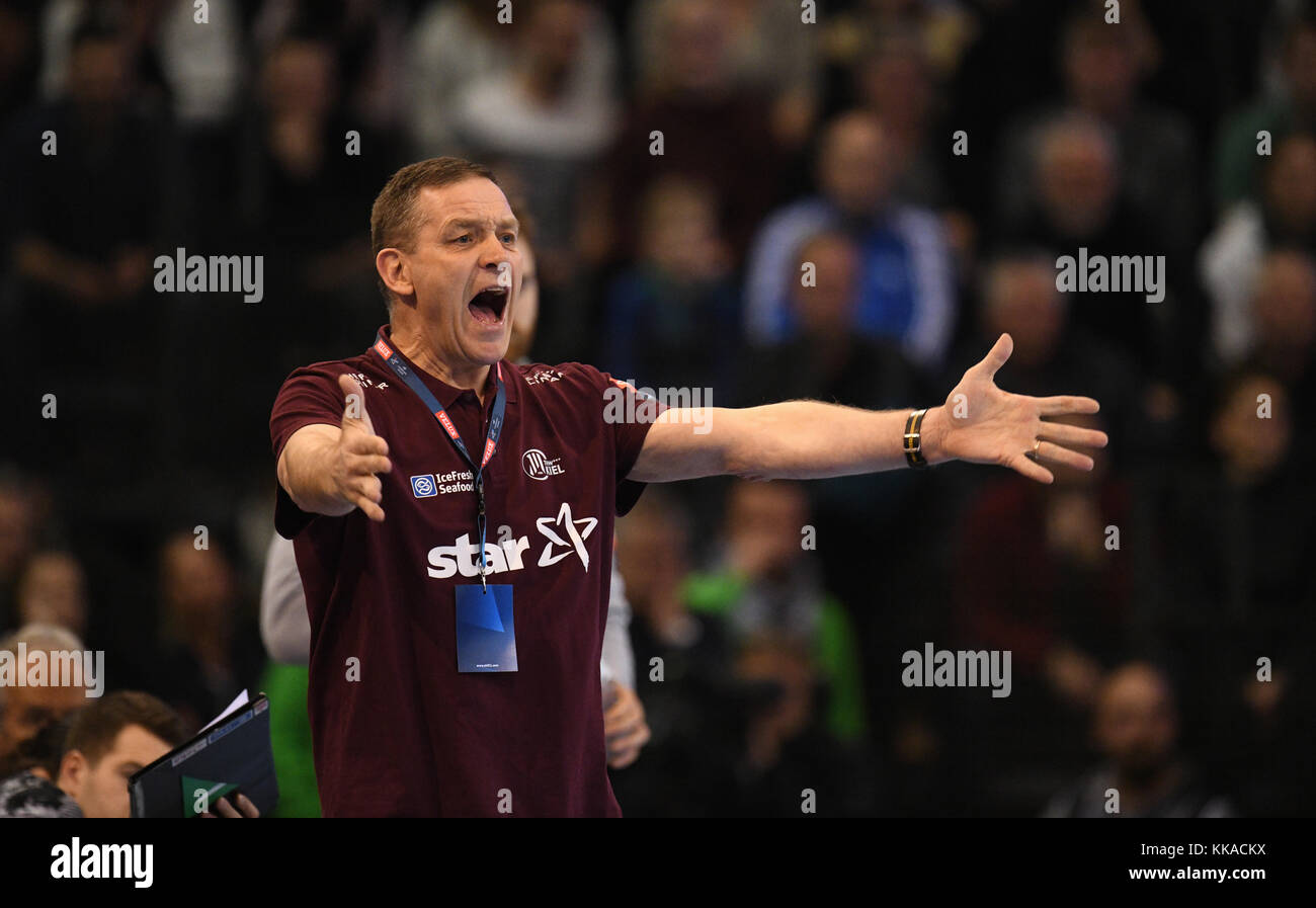Flensburg, Germany. 29th Nov, 2017. Kiel's coach Alfred Gislason reacts ...
