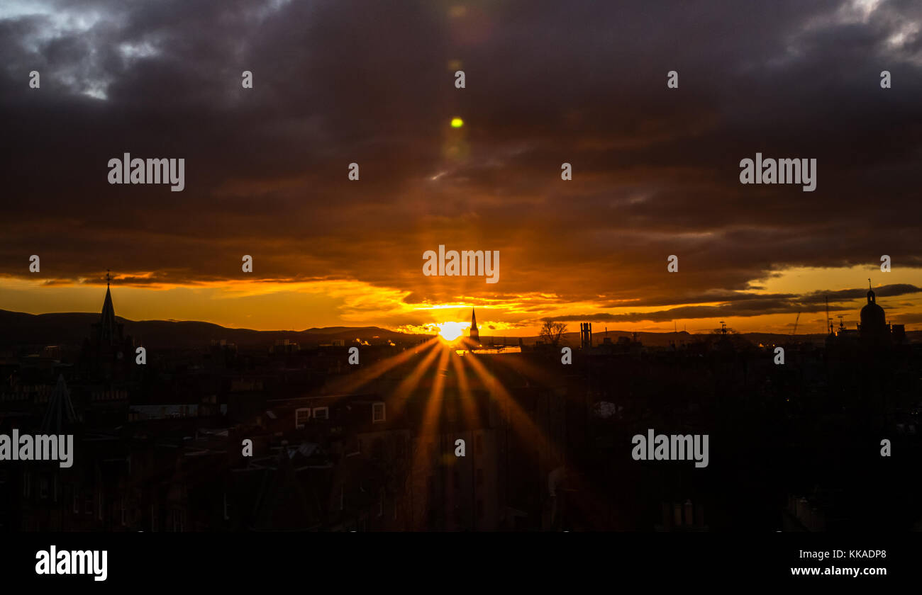 Edinburgh, Scotland, United Kingdom. 29th Nov, 2017. Dramatic sunset ...