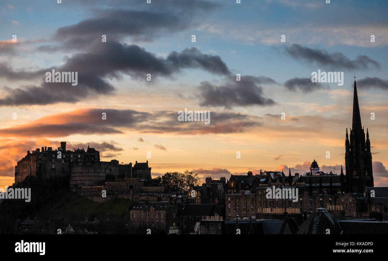 Edinburgh, Scotland, United Kingdom. 29th Nov, 2017. Dramatic sunset ...