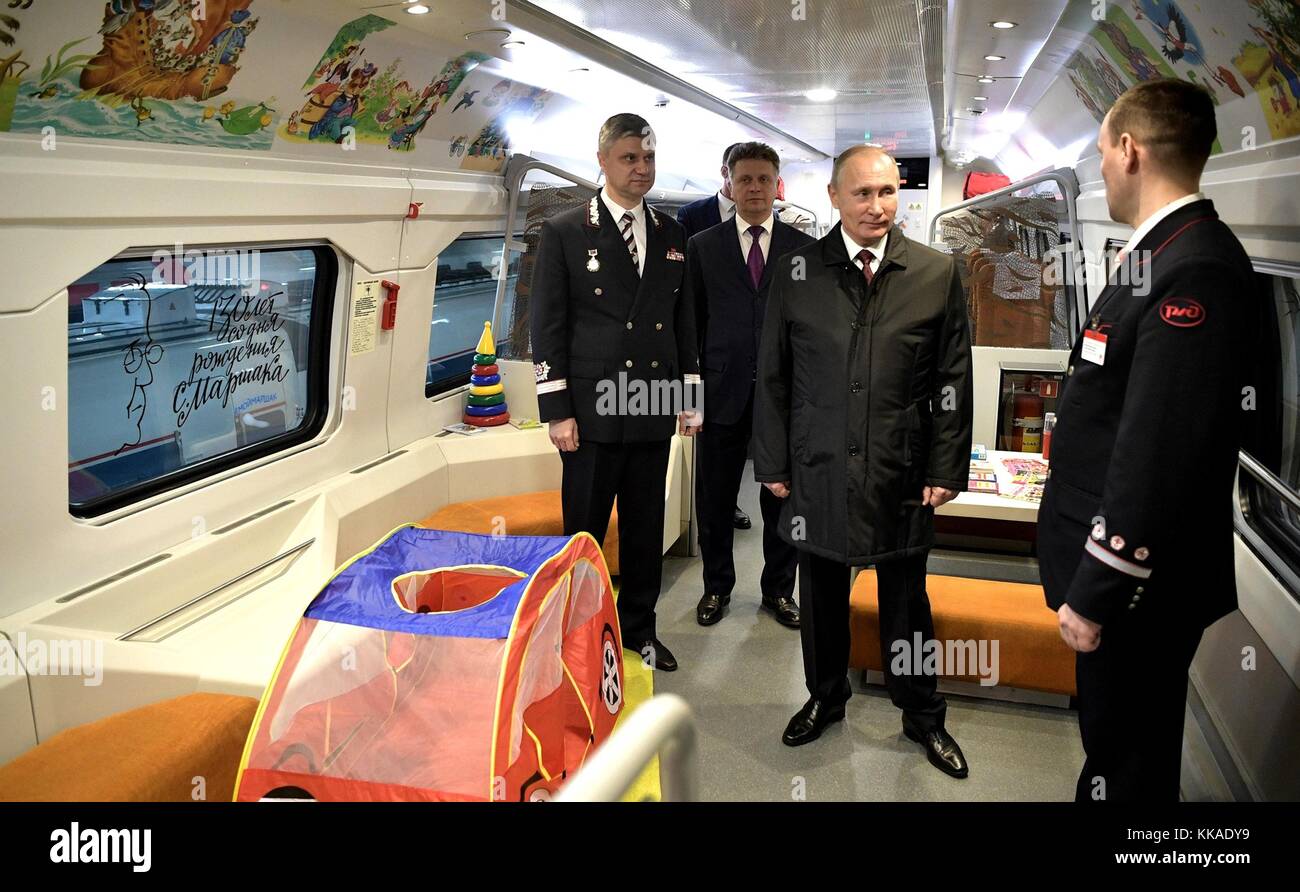 Moscow, Russia. 29th Nov, 2017. Russian President Vladimir Putin tours ...