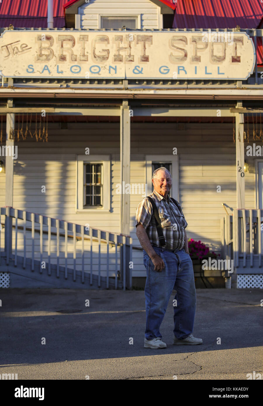 De Soto, Iowa, USA. 6th June, 2017. James Boardman, owner of Bright ...