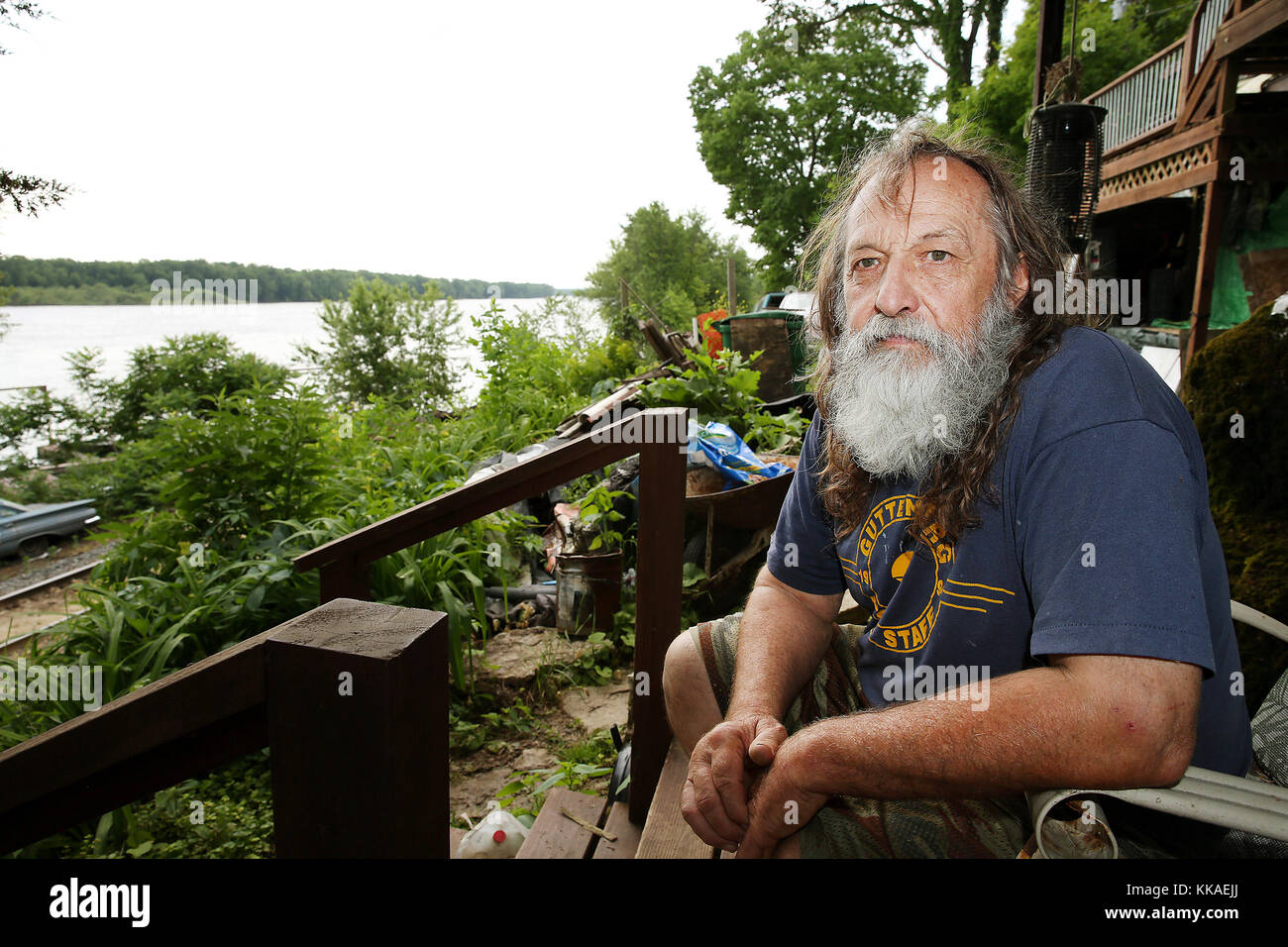 Iowa, USA. 13th June, 2017. Lee Fischer sits on the the front porch of ...