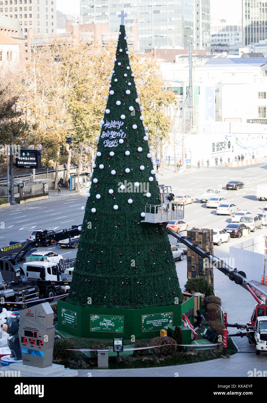 Seoul, South Korea. 30th Nov, 2017. Christmas tree in Seoul Workers ...