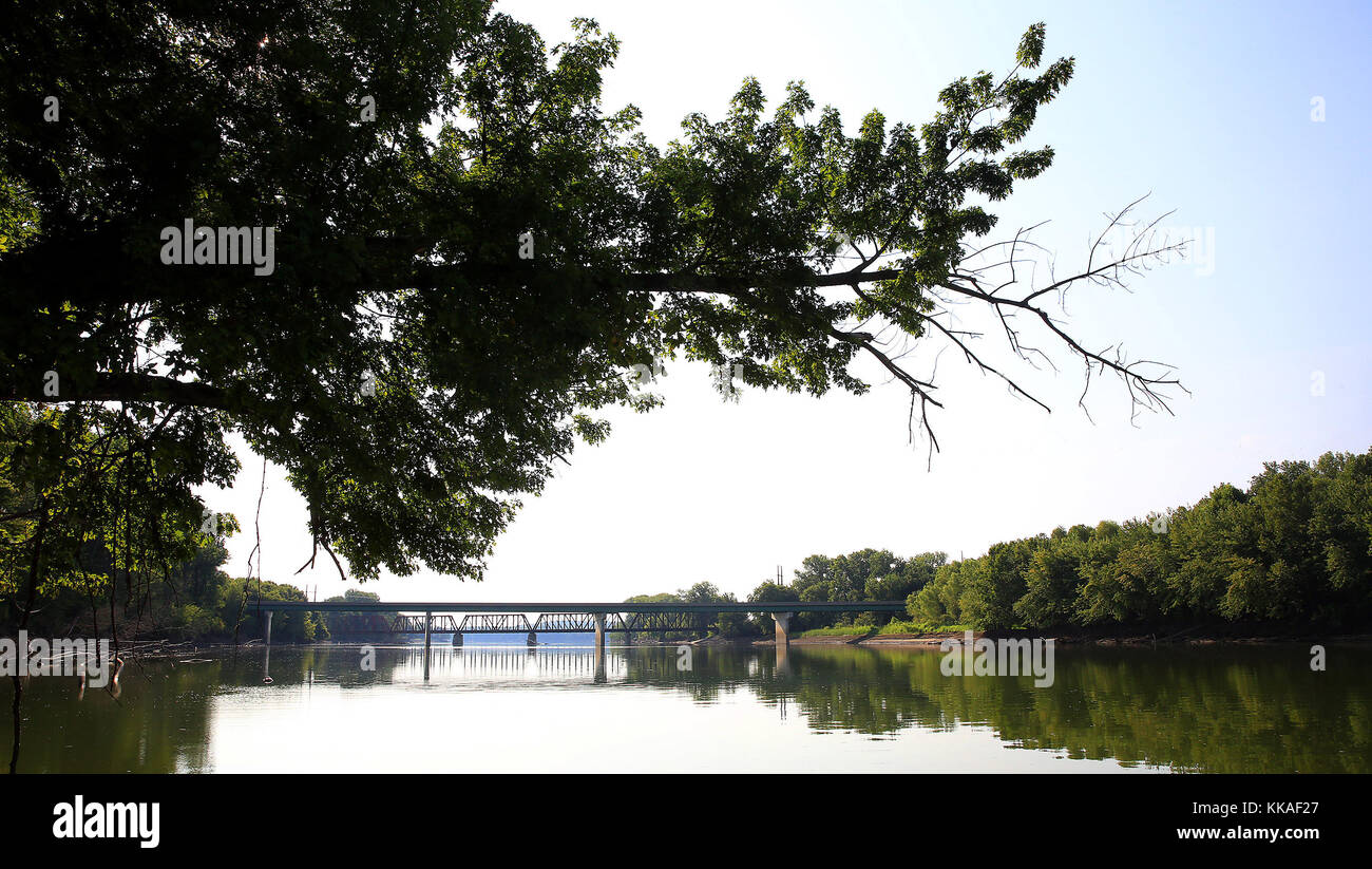 Keokuk, Iowa, USA. 10th Aug, 2017. Looking from the Red Wing Public ...