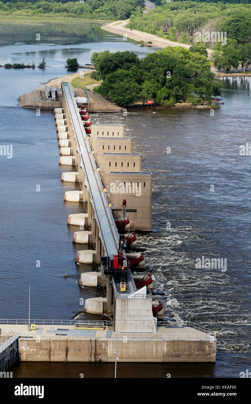 Lock and dam no 13 hi-res stock photography and images - Alamy
