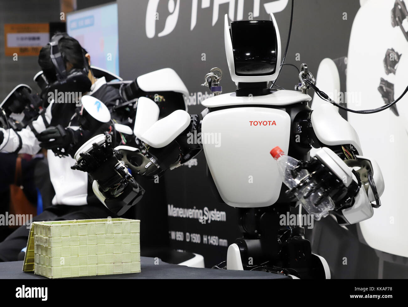 Tokyo, Japan. 29th Nov, 2017. Japan's automobile giant Toyota Motor ...