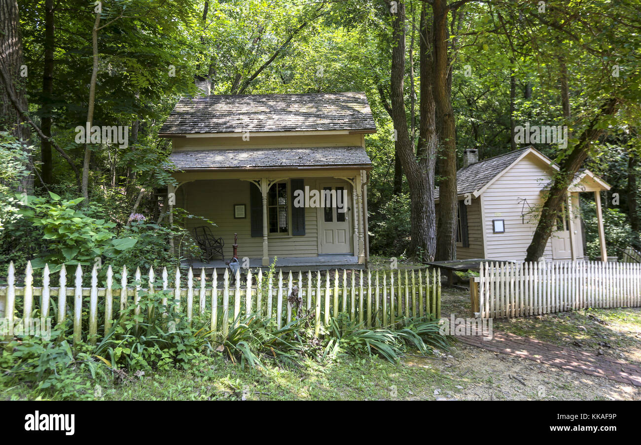 Fulton, Iowa, USA. 2nd Aug, 2017. A small home is seen at Heritage ...