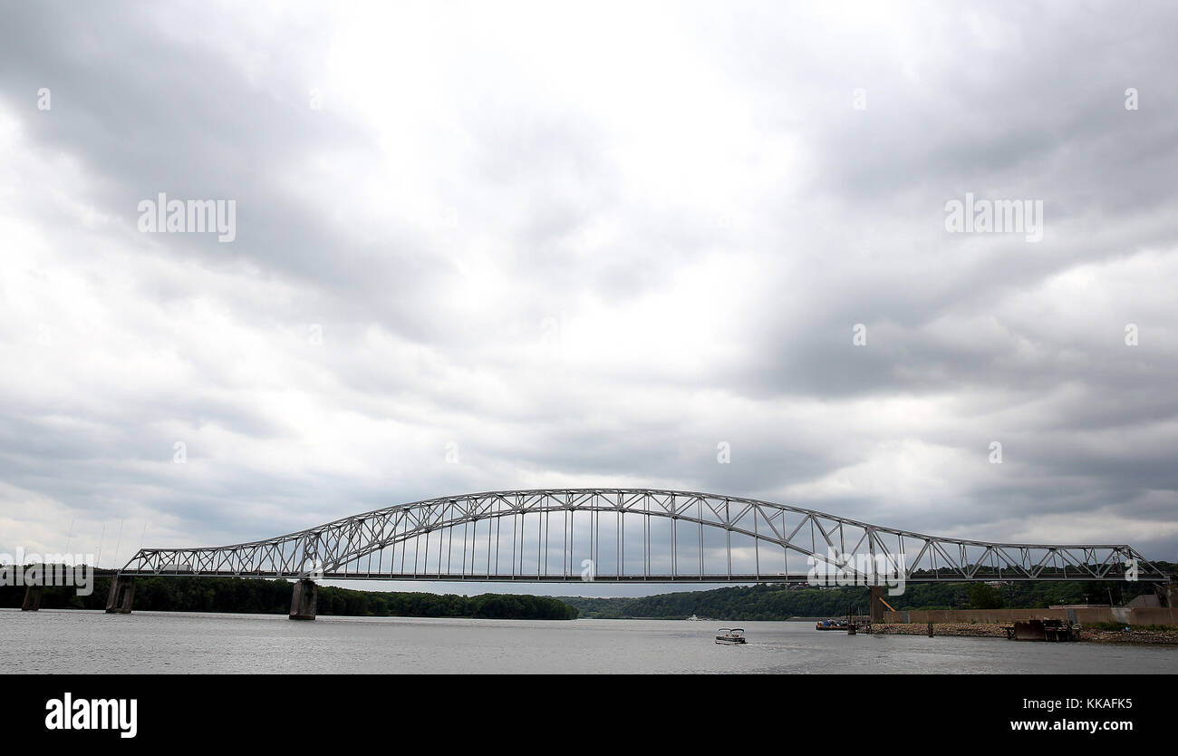 Julien dubuque bridge hi-res stock photography and images - Alamy