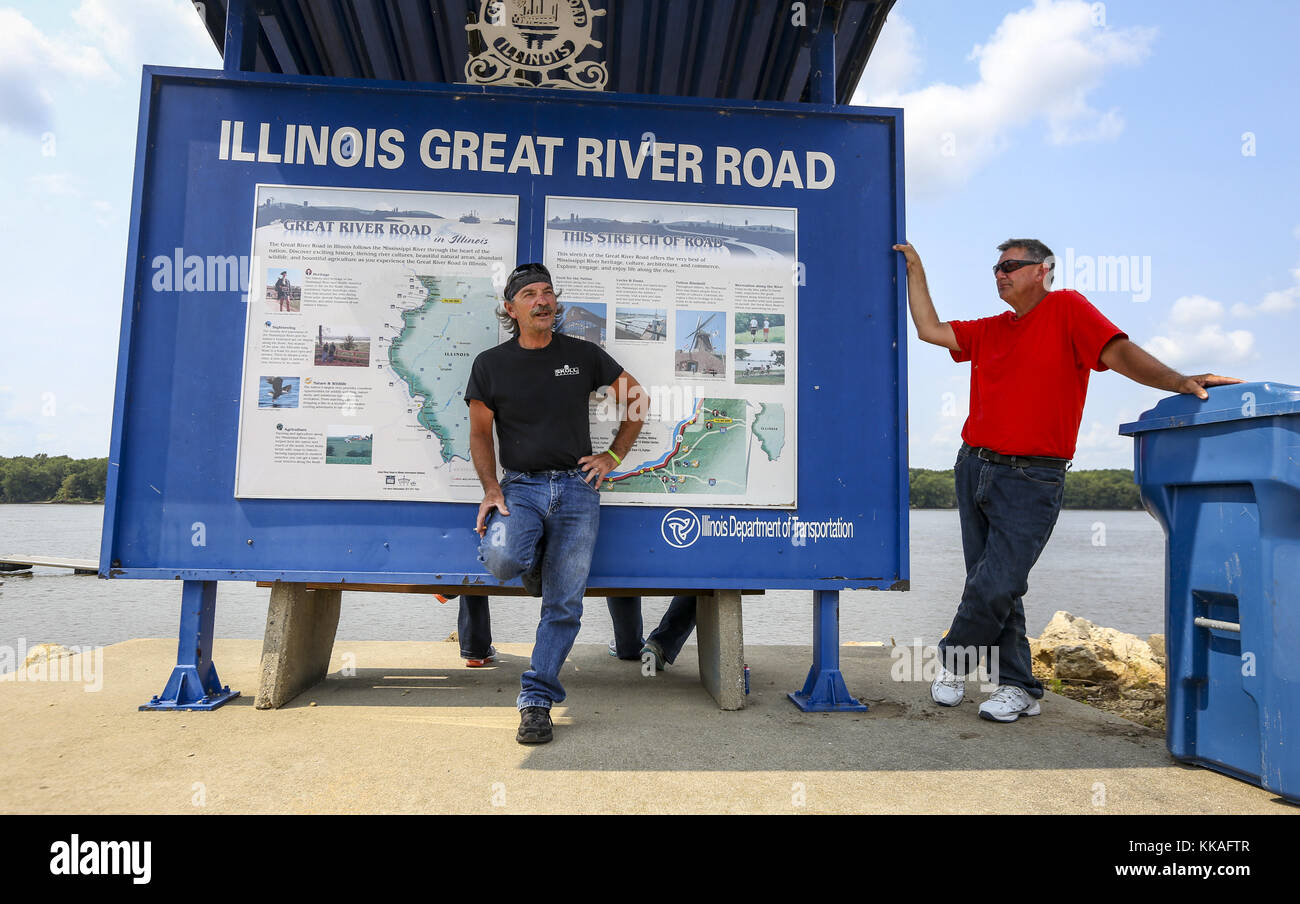 Albany, Iowa, USA. 2nd Aug, 2017. Ken Streitmatter, left and Marty ...