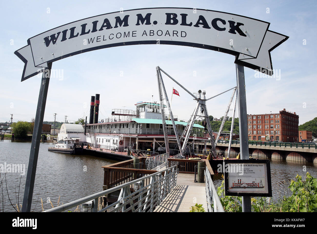 Dredge wheeler hi-res stock photography and images - Alamy