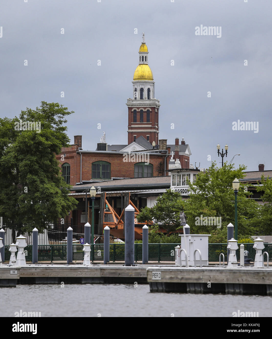 Dubuque county courthouse dubuque hi-res stock photography and images ...