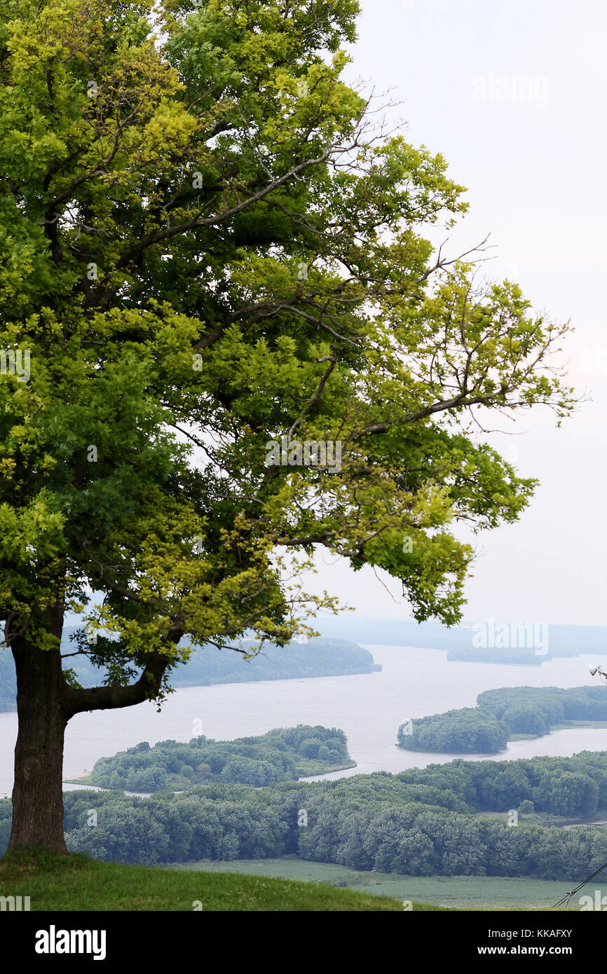 Iowa, USA. 22nd June, 2017. The view looking South on from Grand View ...