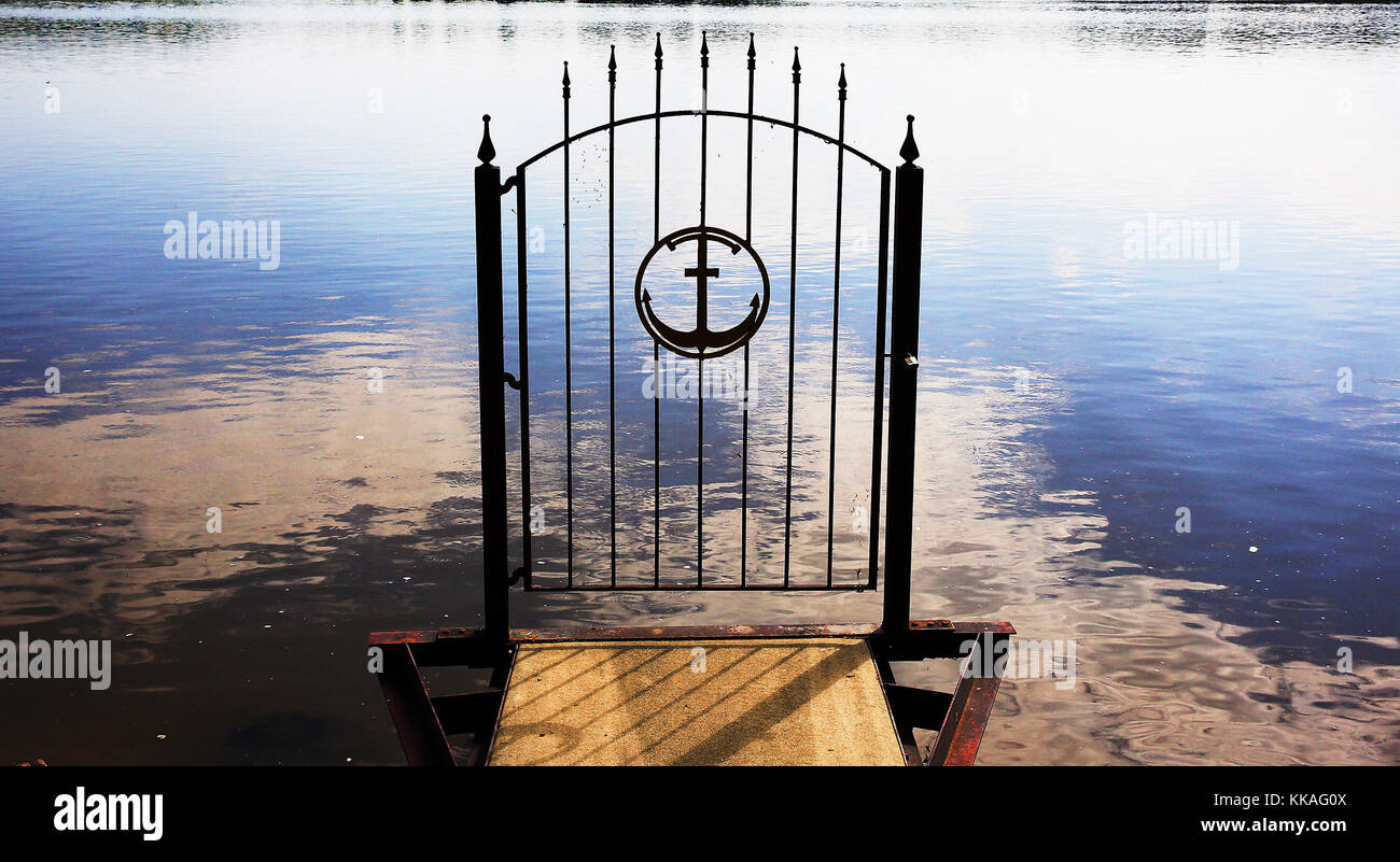 Princeton, Iowa, USA. 24th Aug, 2017. A dock with a decorative gate to ...