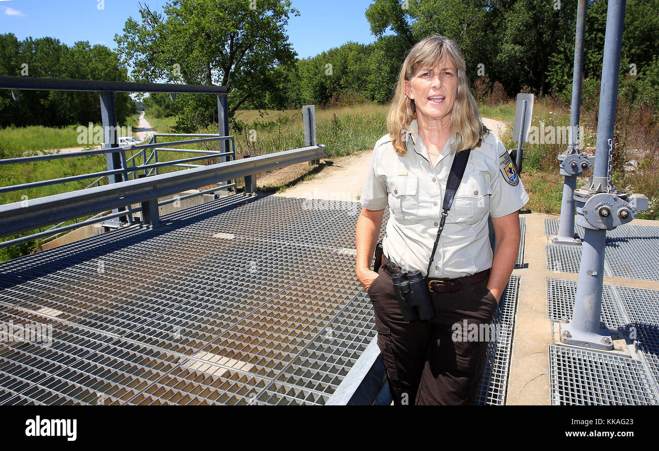 Muscatine, Iowa, USA. 8th Aug, 2017. Standing atop a water control ...
