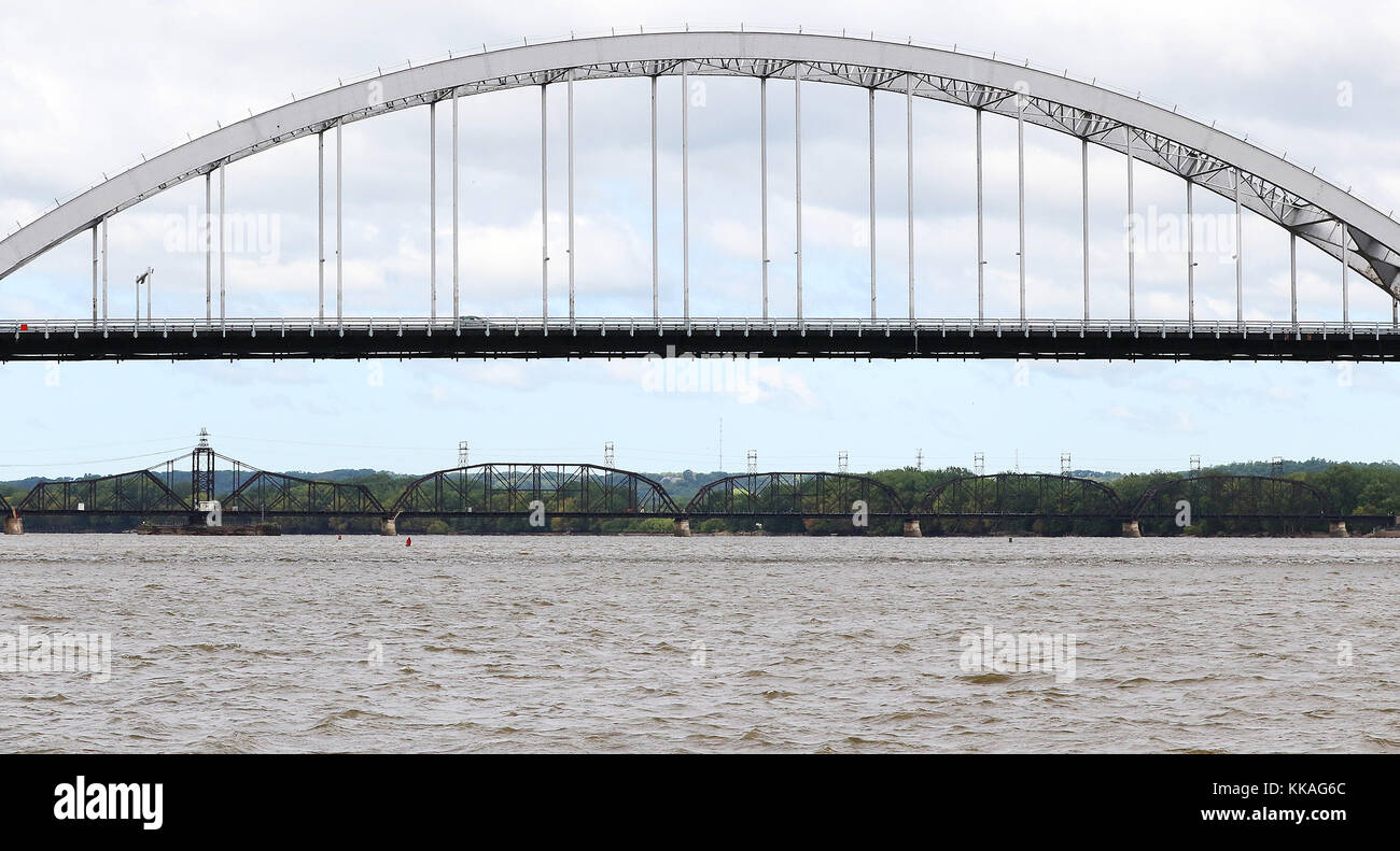 Iowa, USA. 4th Aug, 2017. The Centennial Bridge, or Rock Island ...