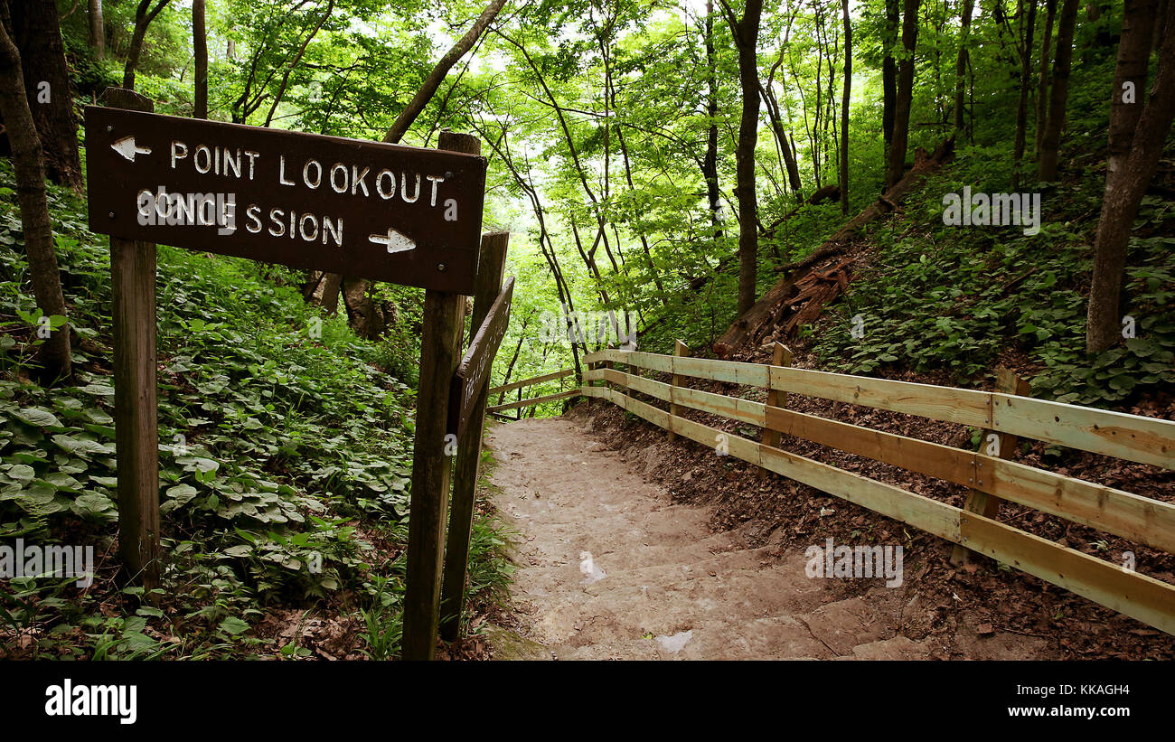 Bagley, Iowa, USA. 8th June, 2017. The 1.6 mile Sentinel Ridge Trail in ...