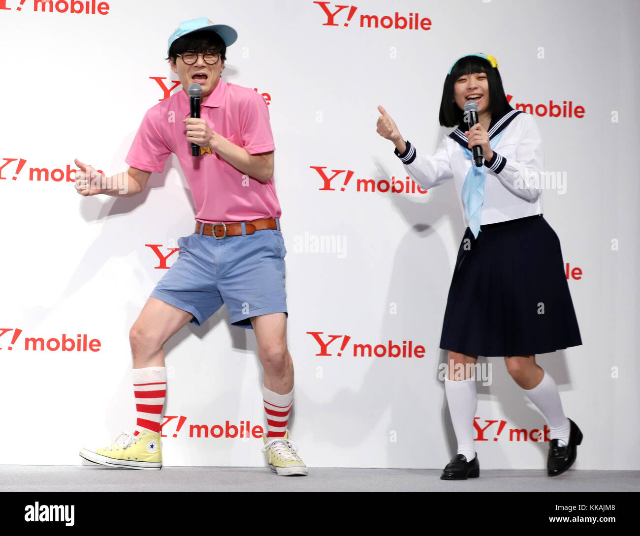 Tokyo, Japan. 30th Nov, 2017. Japanese comedian Super Sansuke (L) and ...