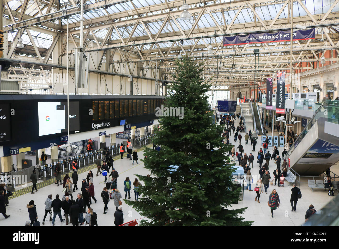 Waterloo station christmas tree hi-res stock photography and images - Alamy