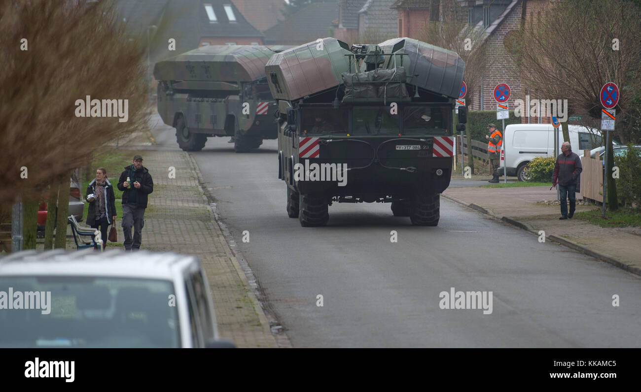 Artlenburg, Germany. 30th Nov, 2017. Two German M3 Amphibious rig ...