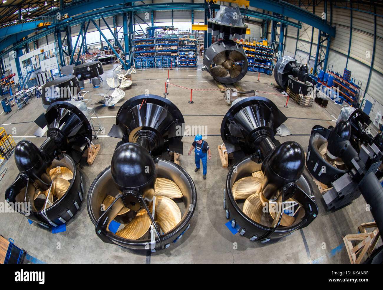 Wismar, Germany. 30th Nov, 2017. An employee of the Schottel marine ...
