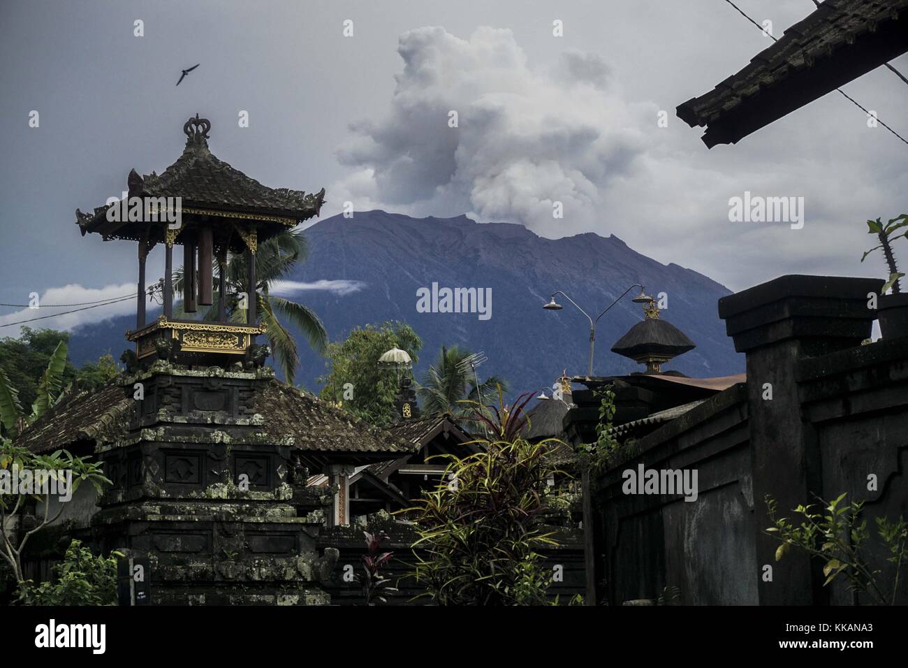 Karangasem, Bali, Indonesia. 30th Nov, 2017. A view of Mount Agung ...