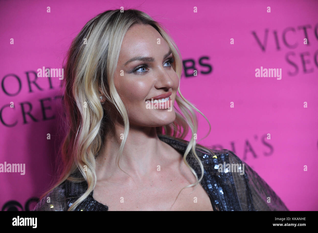 NEW YORK, NY - NOVEMBER 28: Candice Swanepoel attends the 2017 Victoria ...