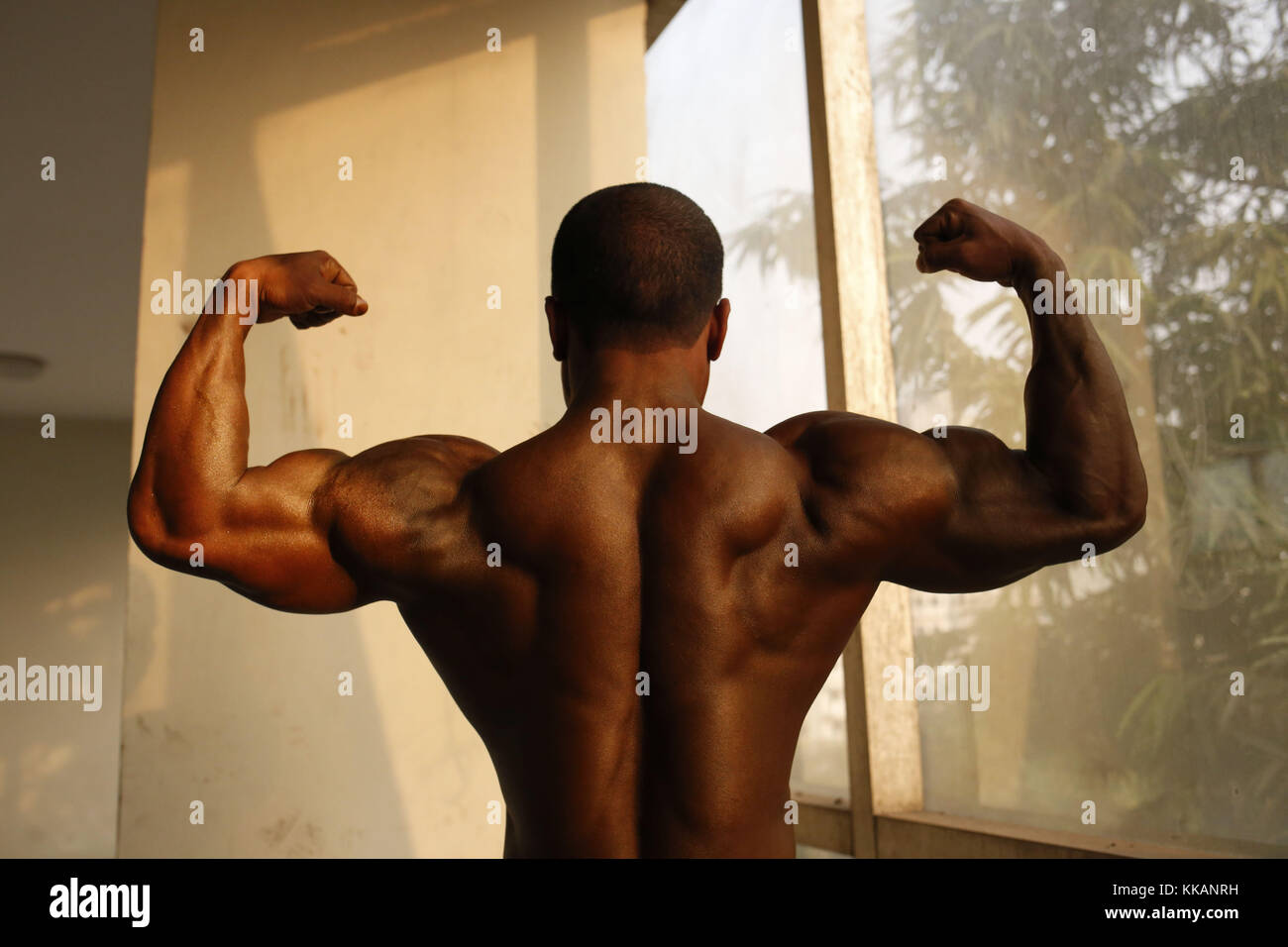 Dhaka, Bangladesh. 30th Nov, 2017. A Bodybuilder warms up backstage ...